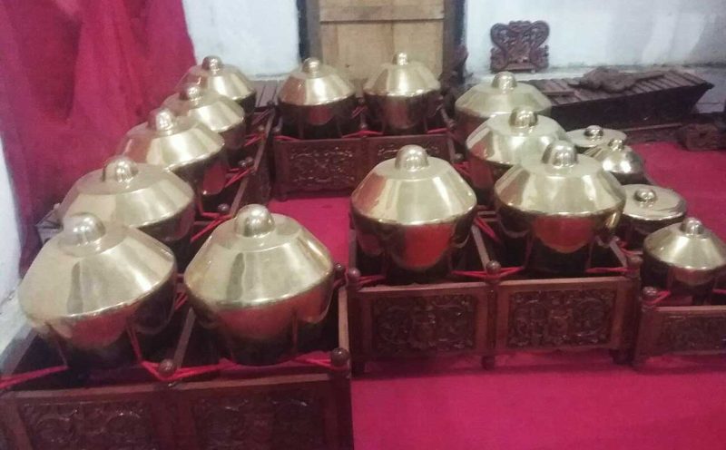 Alat Musik Kenong Gamelan, Bahan, Bentuk, Dan Cara Memainkannya : Not ...