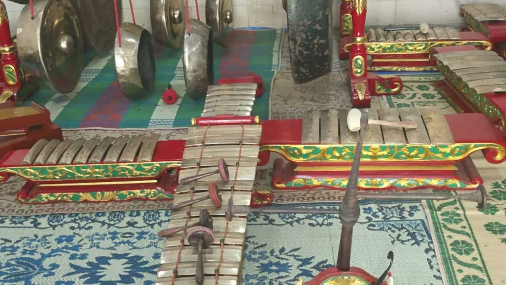 Alat Musik Kenong Gamelan, Bahan, Bentuk, Dan Cara Memainkannya : Not ...